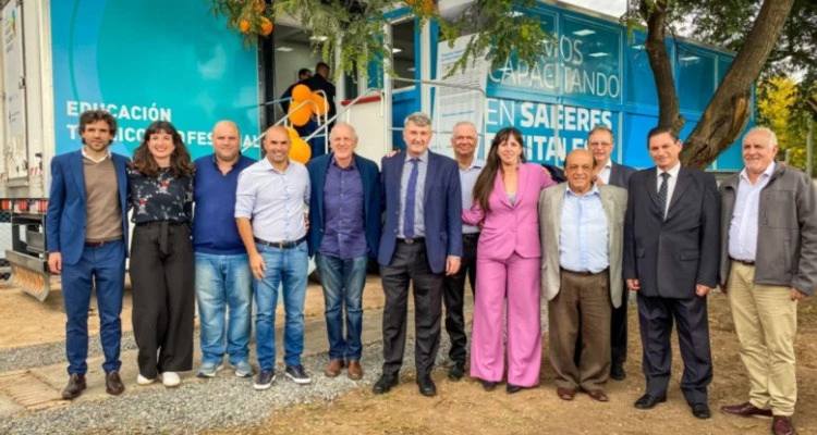 Entregaron los primeros certificados de las capacitaciones de fibra ...